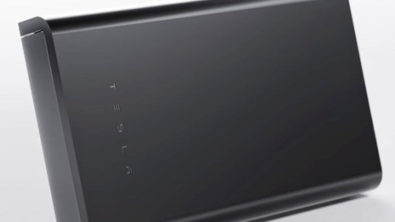 Tesla będzie sprzedawać dyski SSD do systemu gier w samochodach. 350 ...