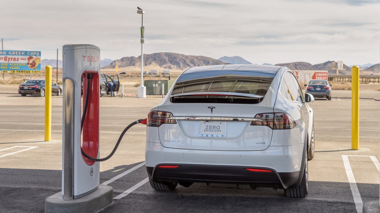 Ford i GM będą korzystać z Superchargerów Tesli. To miliardy dolarów i ...